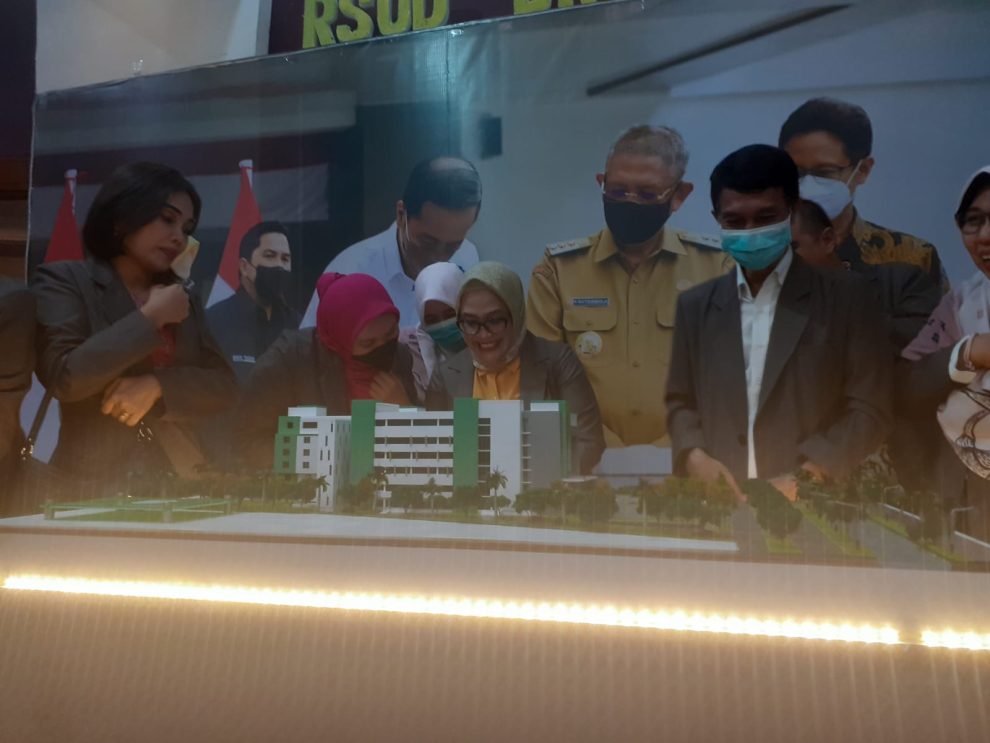 Edukasi Fasilitas dan Pelayanan, RSUD dr Soedarso Juara II Stan ...