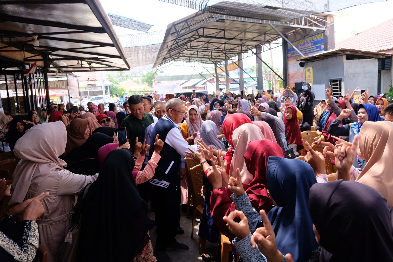 Ratusan Emak-Emak Padati Kampanye Sutarmidji di Sungai Raya, Dukung ...