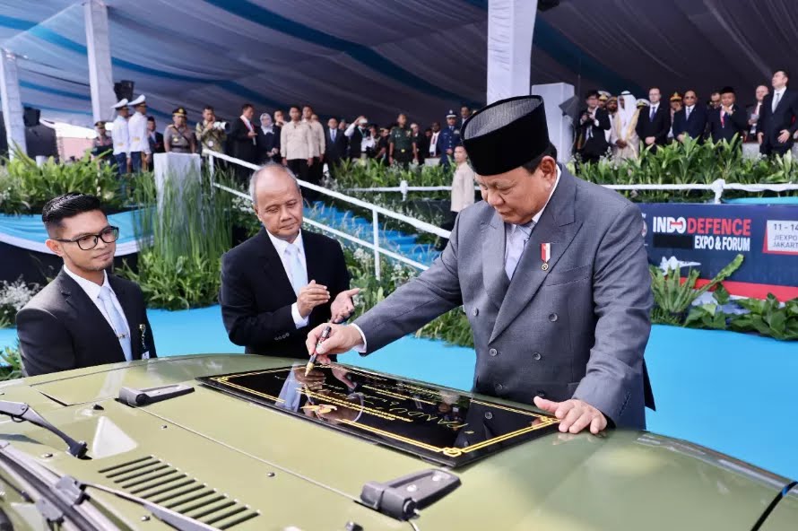 Prabowo Subianto Resmikan Peluncuran Mobil Taktis Listrik 'Pandu' Maung MV3 Buatan Pindad