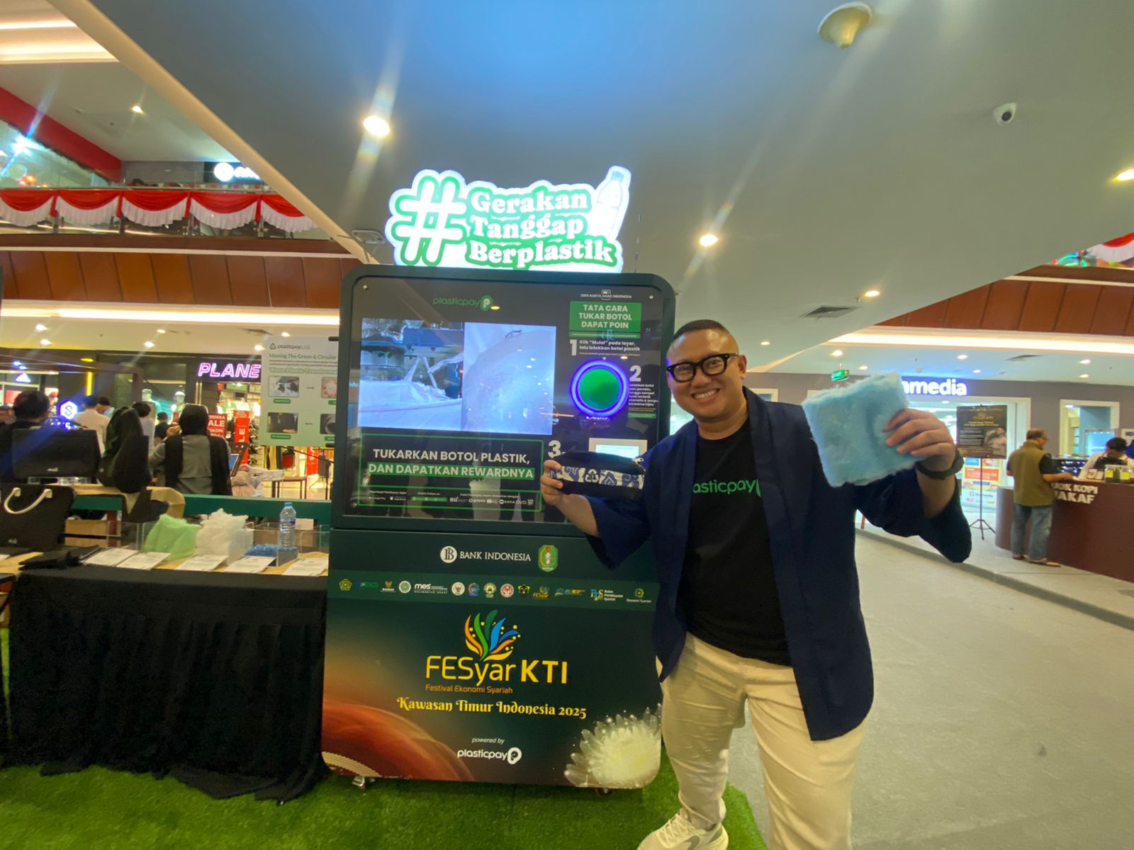 Imam Bagikan Tips Pilah Sampah Plastik dengan RVM Bank Indonesia Kalbar ...