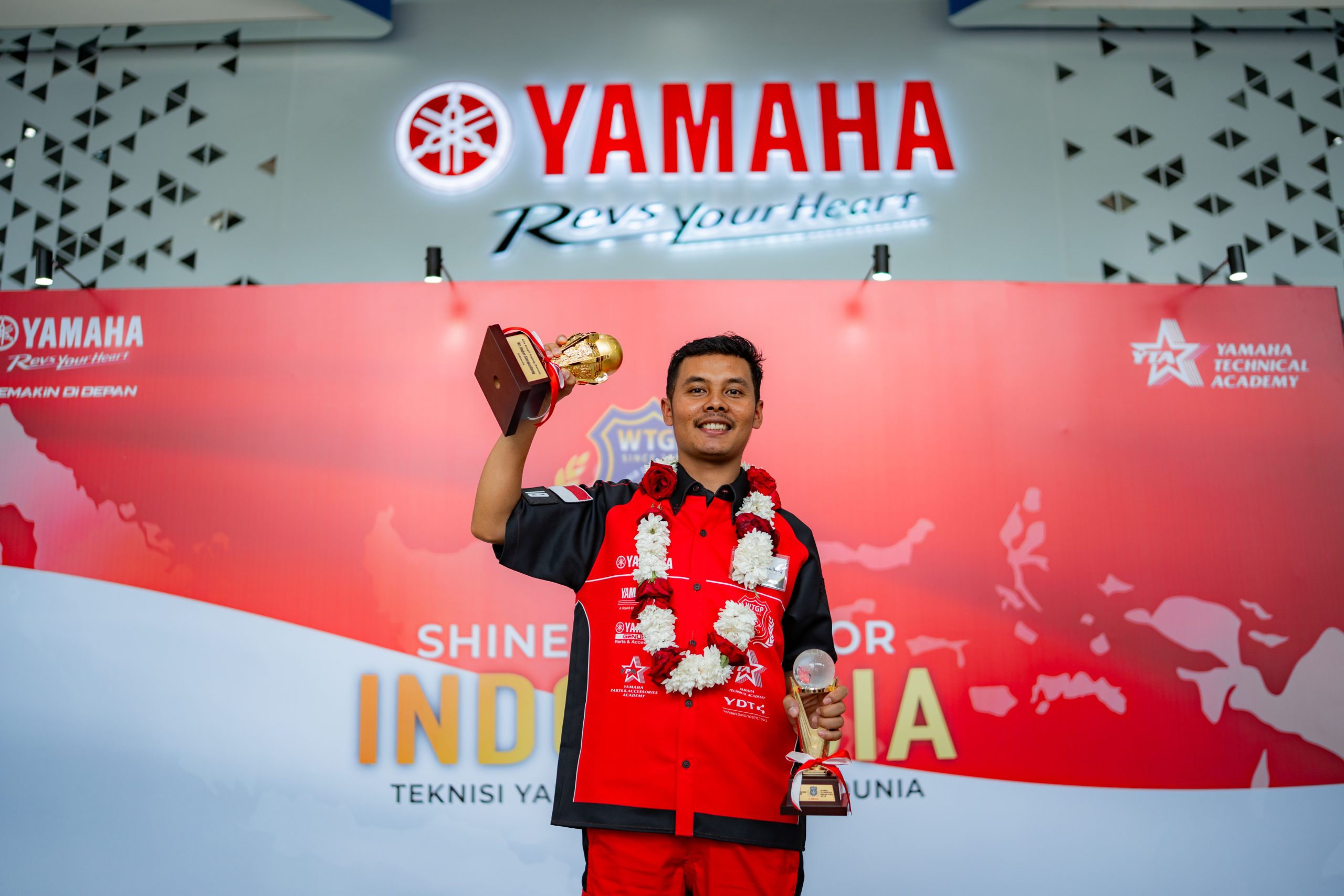 Yamaha Rayakan Prestasi Robet B Simanullang di Ajang World Technician ...