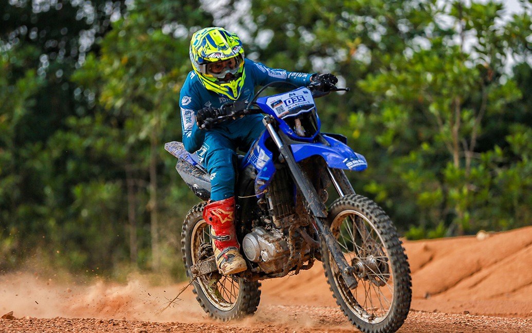 Night Race Perdana Shell BLU CRU Yamaha Enduro Challenge, Sambangi ...